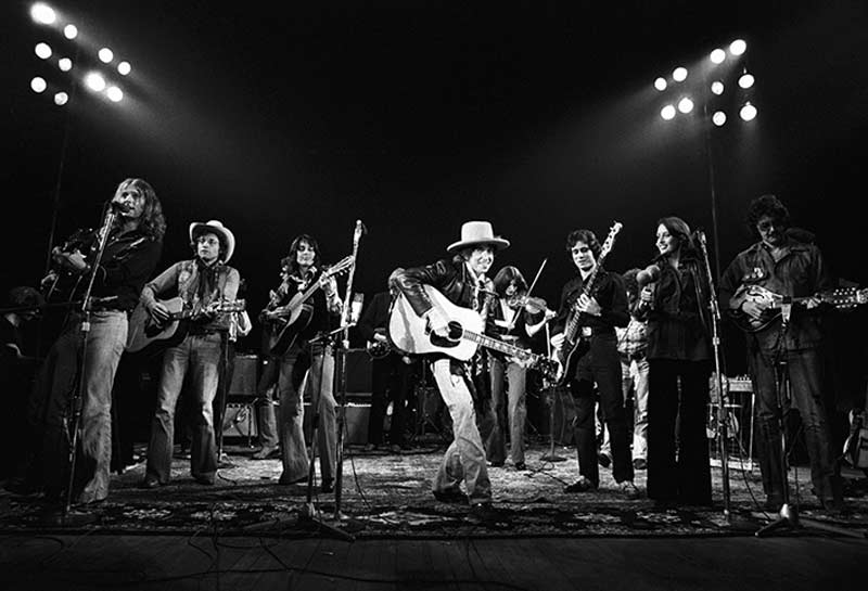 Bob Dylan Smiling with The Rolling Thunder Revue Band Onstage, 1975 ...