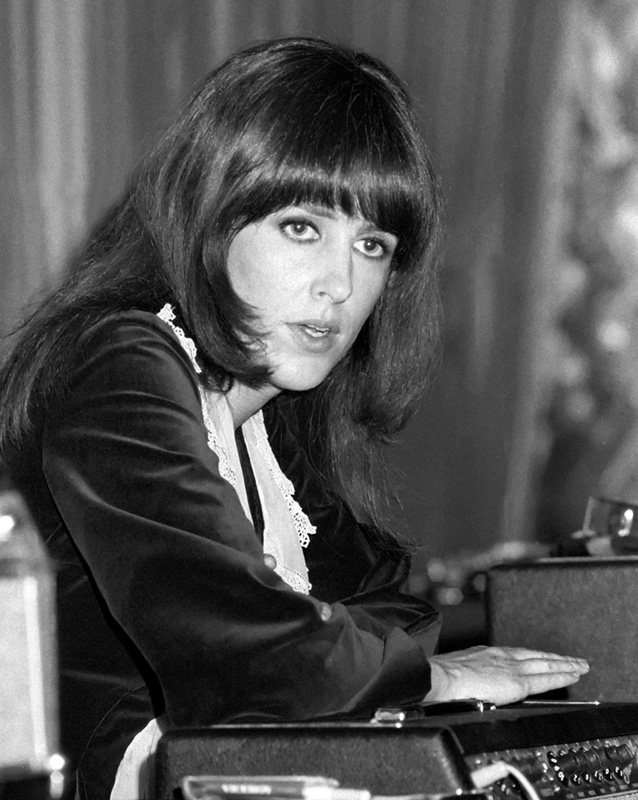 Grace Slick Portrait (Leaning on Amplifier), Aragon Ballroom, Chicago ...