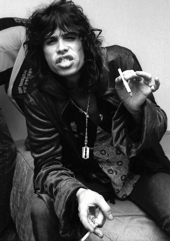 Steven Tyler with Cigarette, Cumberland Hotel, London, 1976 | San ...