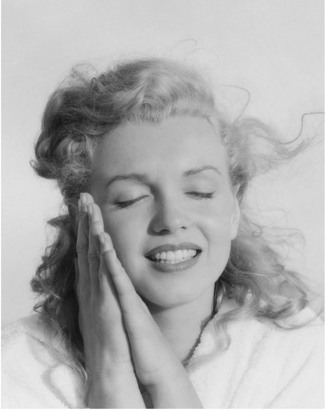 Marilyn Monroe, Terry Cover Up Praying Hands Next to Face, Tobay Beach ...